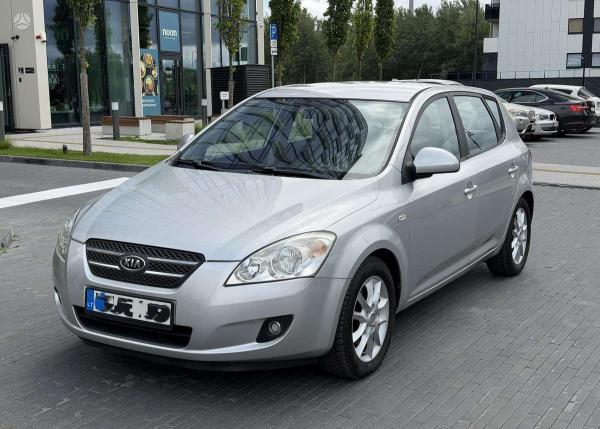 Pelēks Kia Ceed 2009 Viļņa, ar dzinēja tilpumu 1.58 L un nobraukumu 200 tūkst. km par 2950 €, foto 1 vietnē AUTOMOTO.COM.LV