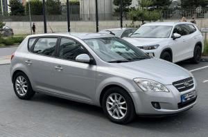 Pelēks Kia Ceed 2009 Viļņa, ar dzinēja tilpumu 1.58 L un nobraukumu 200 tūkst. km par 2950 €, foto 4 vietnē AUTOMOTO.COM.LV