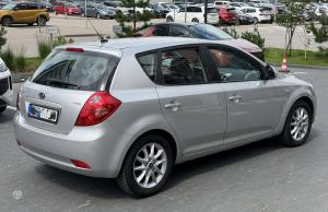 Pelēks Kia Ceed 2009 Viļņa, ar dzinēja tilpumu 1.58 L un nobraukumu 200 tūkst. km par 2950 €, foto 5 vietnē AUTOMOTO.COM.LV