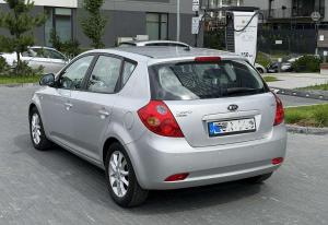 Pelēks Kia Ceed 2009 Viļņa, ar dzinēja tilpumu 1.58 L un nobraukumu 200 tūkst. km par 2950 €, foto 7 vietnē AUTOMOTO.COM.LV