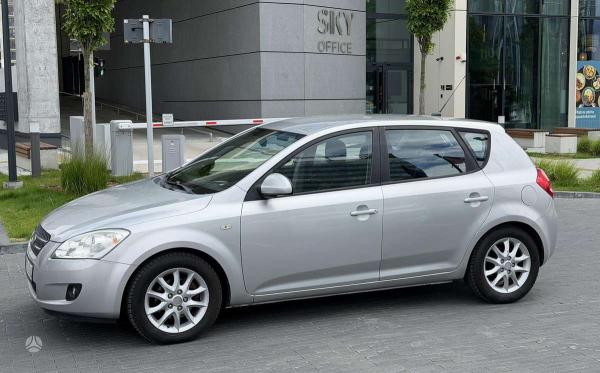 Pelēks Kia Ceed 2009 Viļņa, ar dzinēja tilpumu 1.58 L un nobraukumu 200 tūkst. km par 2950 €, foto 7 vietnē AUTOMOTO.COM.LV