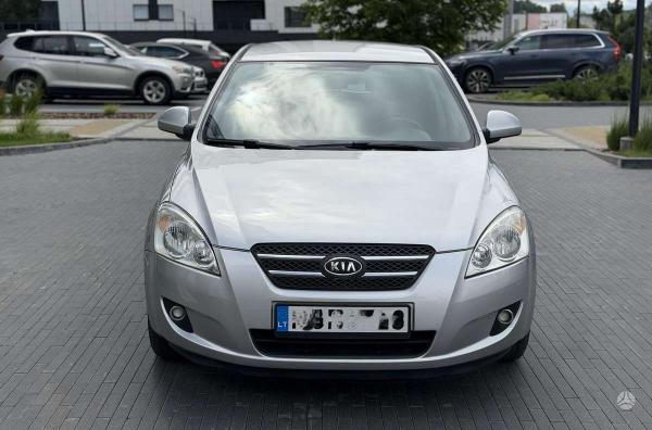 Pelēks Kia Ceed 2009 Viļņa, ar dzinēja tilpumu 1.58 L un nobraukumu 200 tūkst. km par 2950 €, foto 8 vietnē AUTOMOTO.COM.LV