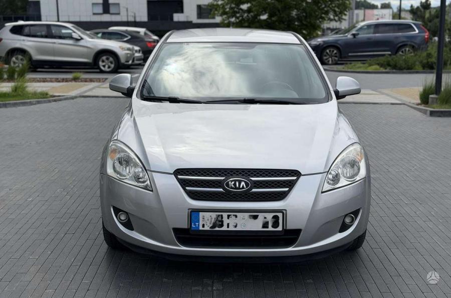 Pelēks Kia Ceed 2009 Viļņa, ar dzinēja tilpumu 1.58 L un nobraukumu 200 tūkst. km par 2950 €, foto 9 vietnē AUTOMOTO.COM.LV