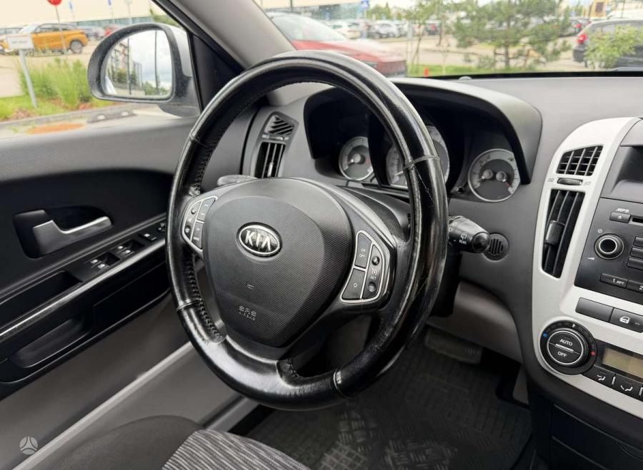 Pelēks Kia Ceed 2009 Viļņa, ar dzinēja tilpumu 1.58 L un nobraukumu 200 tūkst. km par 2950 €, foto 16 vietnē AUTOMOTO.COM.LV