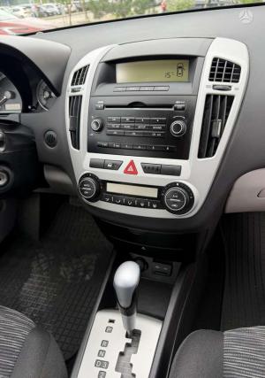 Pelēks Kia Ceed 2009 Viļņa, ar dzinēja tilpumu 1.58 L un nobraukumu 200 tūkst. km par 2950 €, foto 17 vietnē AUTOMOTO.COM.LV