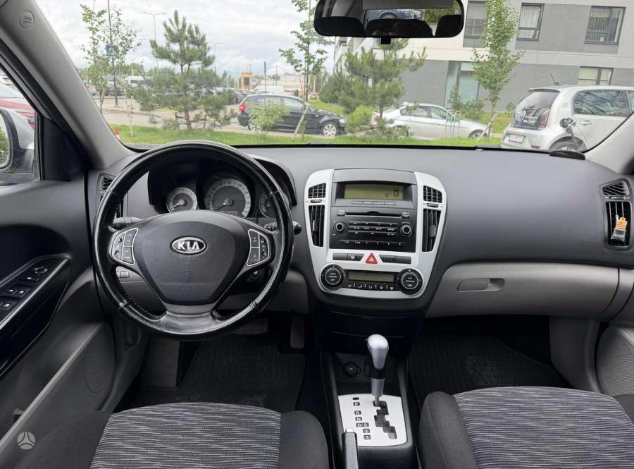 Pelēks Kia Ceed 2009 Viļņa, ar dzinēja tilpumu 1.58 L un nobraukumu 200 tūkst. km par 2950 €, foto 18 vietnē AUTOMOTO.COM.LV
