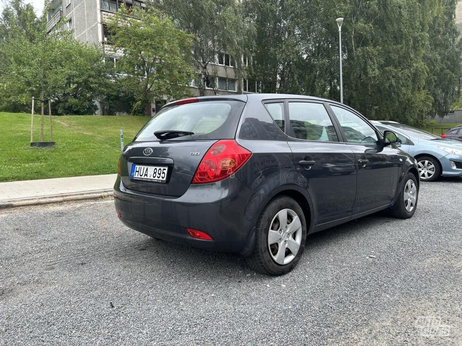 Grey Kia Ceed 2009 in Vilnius, with an engine capacity of 1.60 L and mileage of 207 thousand km for 1650 €, photo 5 on AUTOMOTO.COM.LV