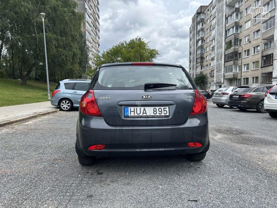 Grey Kia Ceed 2009 in Vilnius, with an engine capacity of 1.60 L and mileage of 207 thousand km for 1650 €, photo 6 on AUTOMOTO.COM.LV