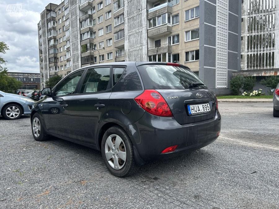 Grey Kia Ceed 2009 in Vilnius, with an engine capacity of 1.60 L and mileage of 207 thousand km for 1650 €, photo 7 on AUTOMOTO.COM.LV