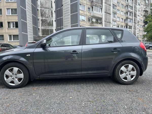 Pelēks Kia Ceed 2009 Viļņa, ar dzinēja tilpumu 1.60 L un nobraukumu 207 tūkst. km par 1650 €, foto 7 vietnē AUTOMOTO.COM.LV