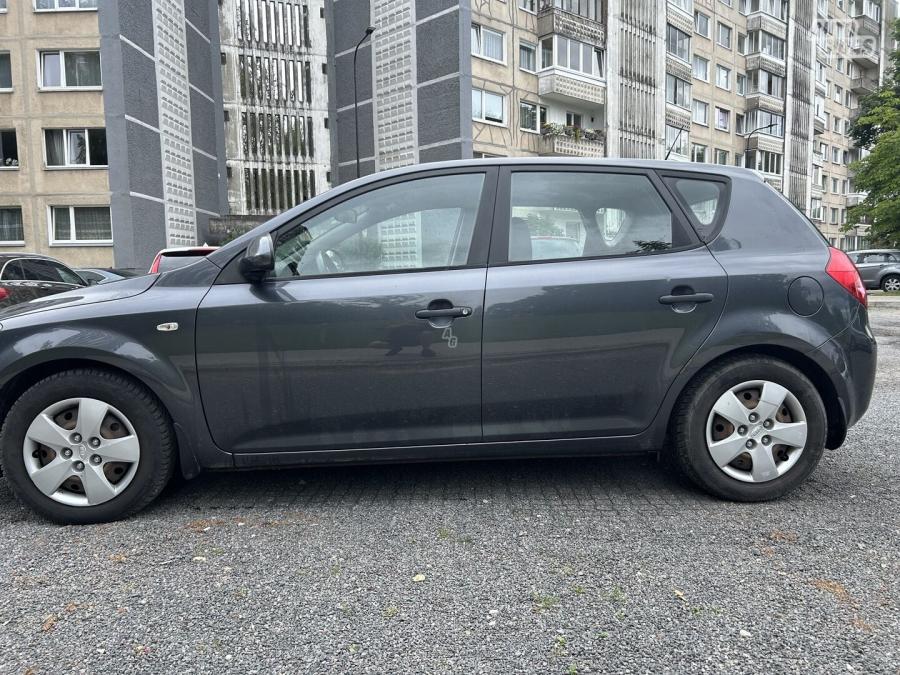 Grey Kia Ceed 2009 in Vilnius, with an engine capacity of 1.60 L and mileage of 207 thousand km for 1650 €, photo 8 on AUTOMOTO.COM.LV