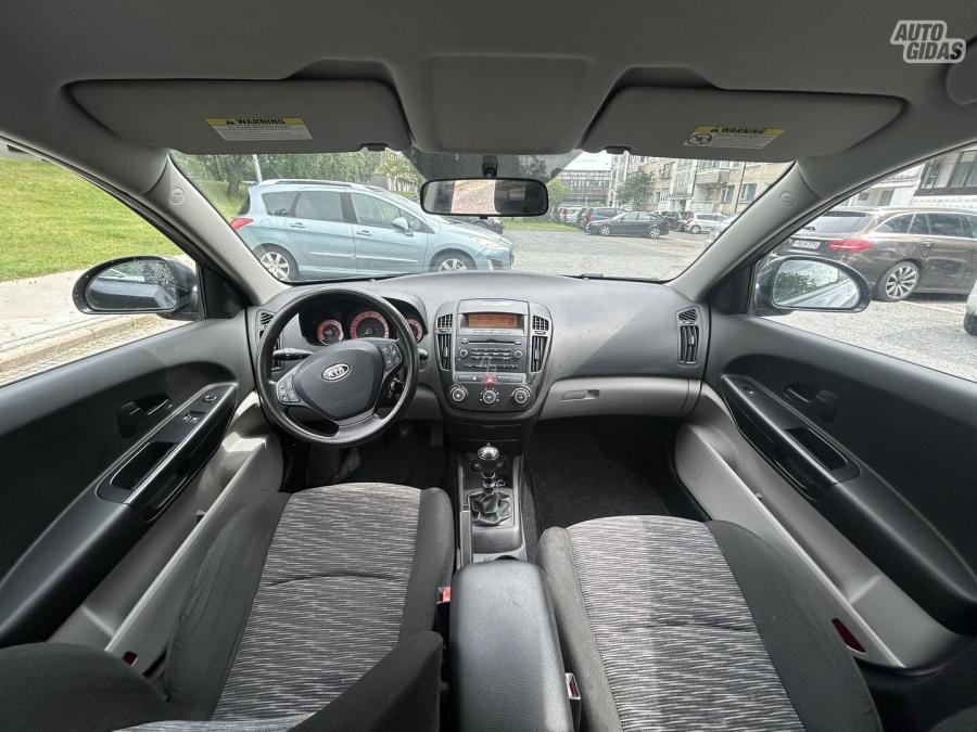 Grey Kia Ceed 2009 in Vilnius, with an engine capacity of 1.60 L and mileage of 207 thousand km for 1650 €, photo 13 on AUTOMOTO.COM.LV