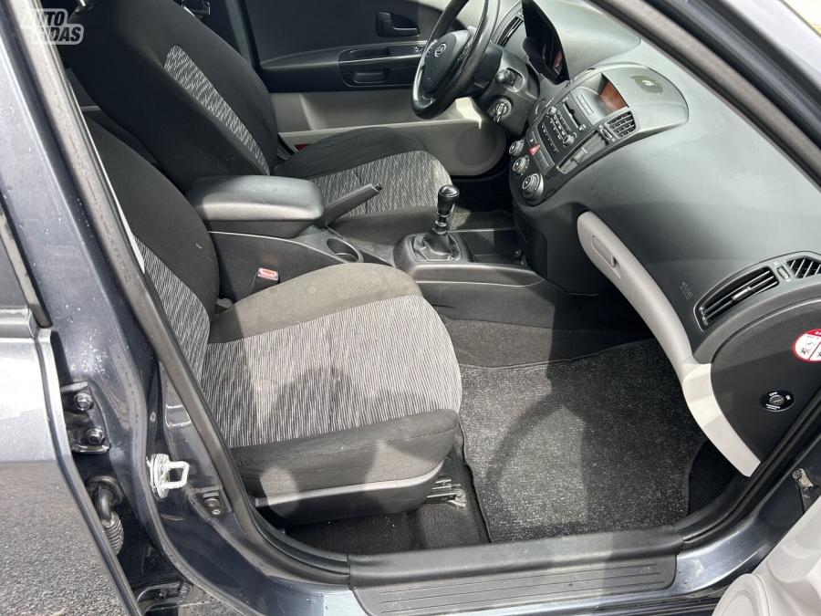 Grey Kia Ceed 2009 in Vilnius, with an engine capacity of 1.60 L and mileage of 207 thousand km for 1650 €, photo 17 on AUTOMOTO.COM.LV