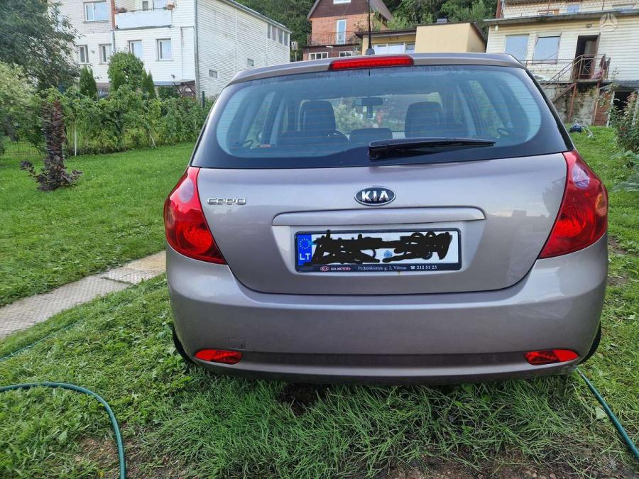 Pelēks Kia Ceed 2009 Kauņa, ar dzinēja tilpumu 1.40 L un nobraukumu 135 tūkst. km par 3000 €, foto 1 vietnē AUTOMOTO.COM.LV