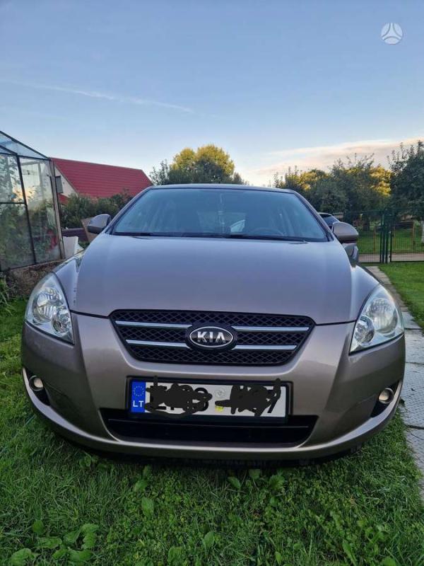 Pelēks Kia Ceed 2009 Kauņa, ar dzinēja tilpumu 1.40 L un nobraukumu 135 tūkst. km par 3000 €, foto 3 vietnē AUTOMOTO.COM.LV