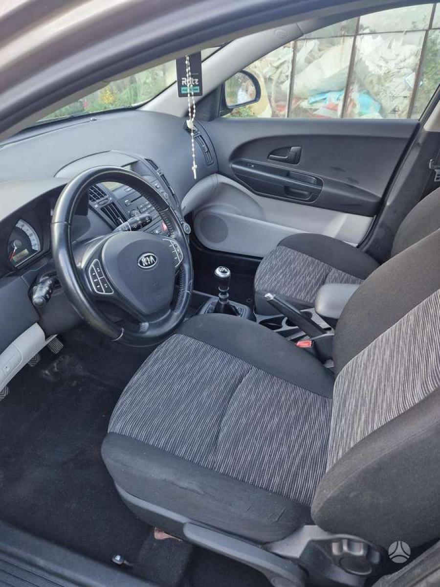 Pelēks Kia Ceed 2009 Kauņa, ar dzinēja tilpumu 1.40 L un nobraukumu 135 tūkst. km par 3000 €, foto 6 vietnē AUTOMOTO.COM.LV