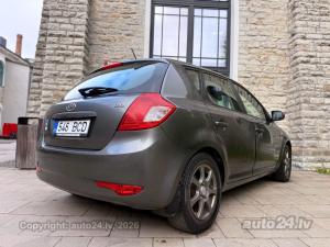 Pelēks Kia Ceed 2009 Tallina, ar dzinēja tilpumu 1.60 L un nobraukumu 300 tūkst. km par 2499 €, foto 4 vietnē AUTOMOTO.COM.LV