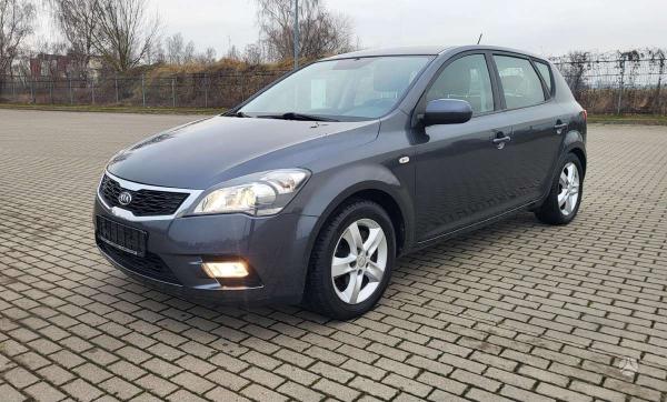 Pelēks Kia Ceed 2010 Marijampole, ar dzinēja tilpumu 1.59 L un nobraukumu 157 tūkst. km par 3000 €, foto 1 vietnē AUTOMOTO.COM.LV