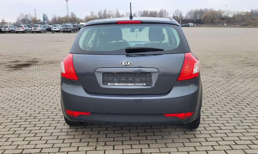 Grey Kia Ceed 2010 in Marijampole, with an engine capacity of 1.59 L and mileage of 157 thousand km for 3000 €, photo 7 on AUTOMOTO.COM.LV