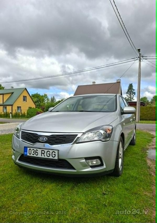 Pelēks Kia Ceed 2010 Tiri, ar dzinēja tilpumu 1.60 L un nobraukumu 294 tūkst. km par 2499 €, foto 3 vietnē AUTOMOTO.COM.LV