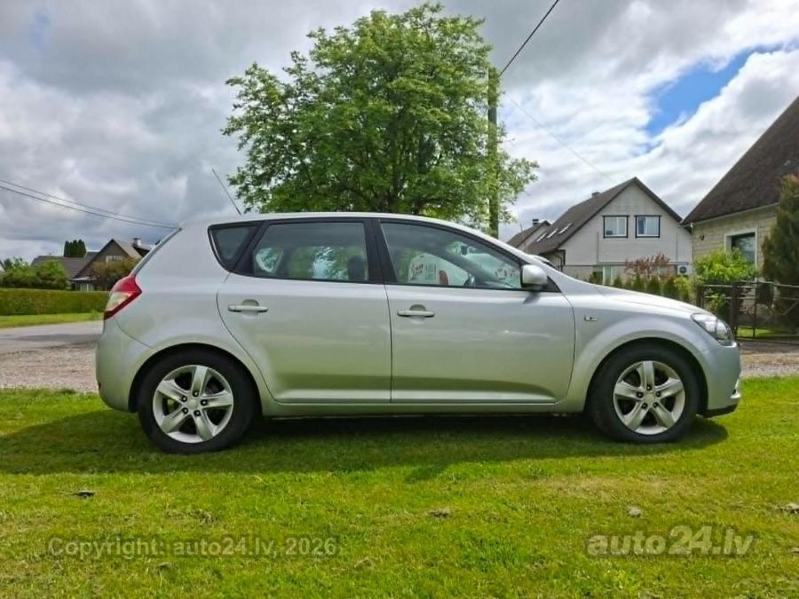 Grey Kia Ceed 2010 in Turi, with an engine capacity of 1.60 L and mileage of 294 thousand km for 2499 €, photo 7 on AUTOMOTO.COM.LV