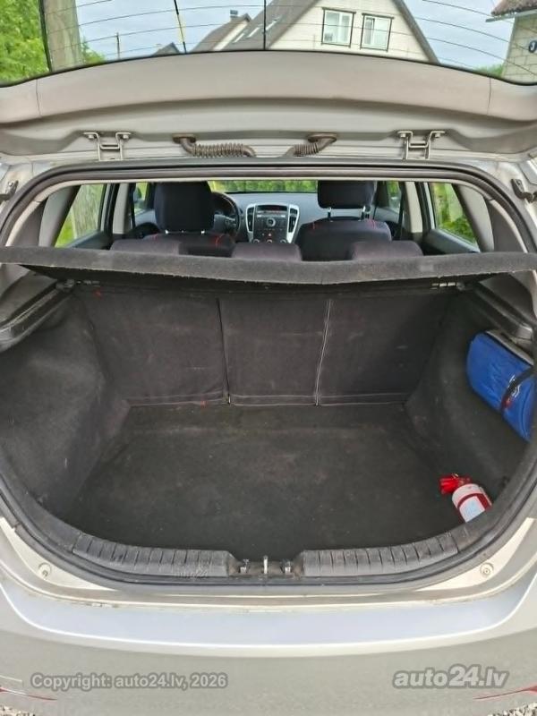 Pelēks Kia Ceed 2010 Tiri, ar dzinēja tilpumu 1.60 L un nobraukumu 294 tūkst. km par 2499 €, foto 9 vietnē AUTOMOTO.COM.LV