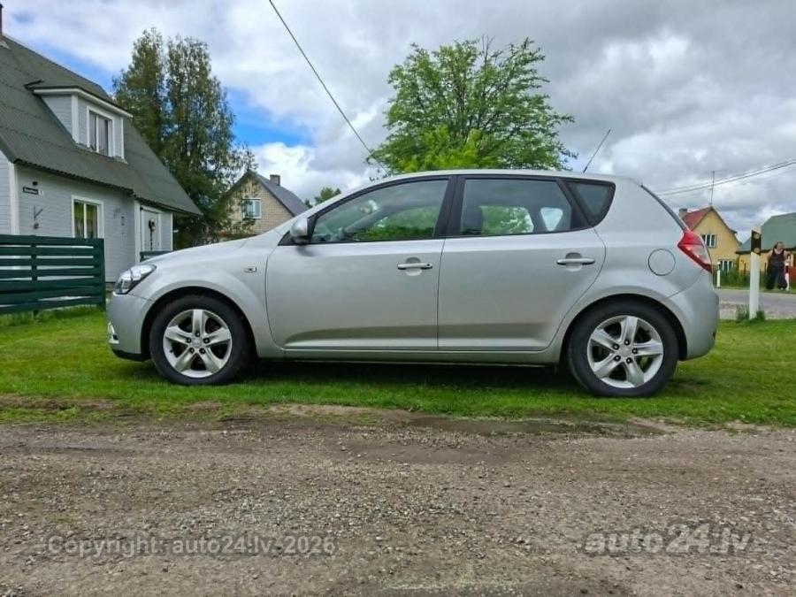 Grey Kia Ceed 2010 in Turi, with an engine capacity of 1.60 L and mileage of 294 thousand km for 2499 €, photo 12 on AUTOMOTO.COM.LV