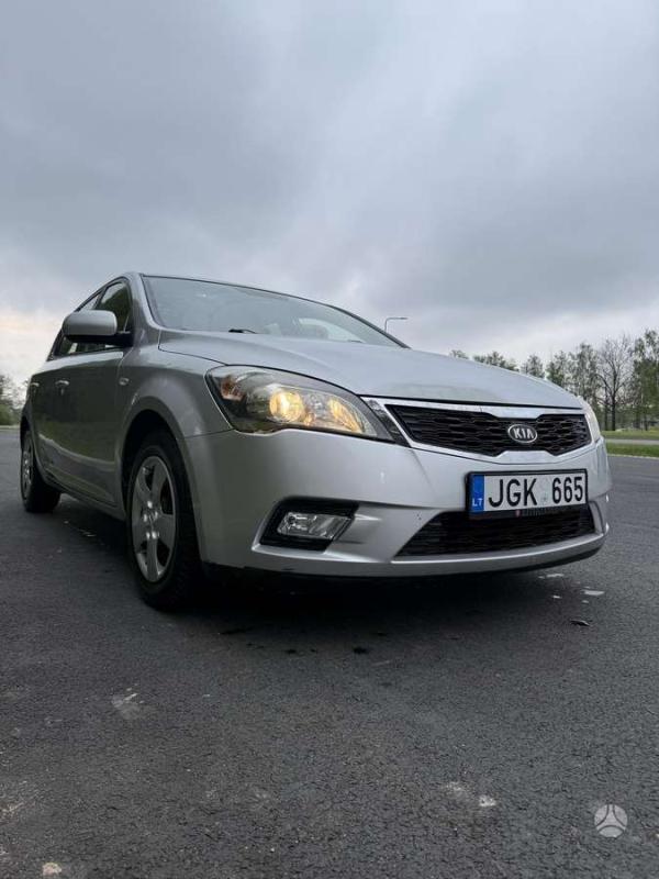 Grey Kia Ceed 2010 in Kaunas, with an engine capacity of 1.40 L and mileage of 166 thousand km for 1700 €, photo 1 on AUTOMOTO.COM.LV
