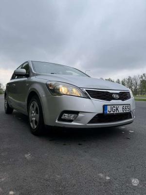 Grey Kia Ceed 2010 in Kaunas, with an engine capacity of 1.40 L and mileage of 166 thousand km for 1700 €, photo  on AUTOMOTO.COM.LV