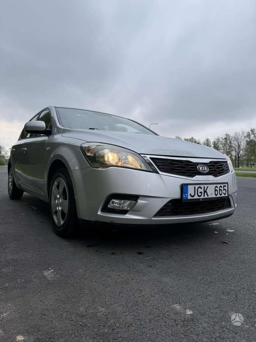 Pelēks Kia Ceed 2010 Kauņa, ar dzinēja tilpumu 1.40 L un nobraukumu 166 tūkst. km par 1700 €, foto 1 vietnē AUTOMOTO.COM.LV