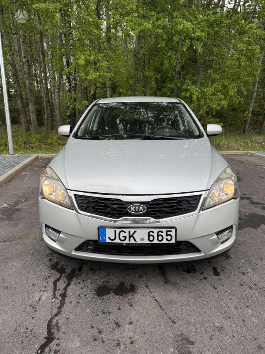Pelēks Kia Ceed 2010 Kauņa, ar dzinēja tilpumu 1.40 L un nobraukumu 166 tūkst. km par 1700 €, foto 3 vietnē AUTOMOTO.COM.LV