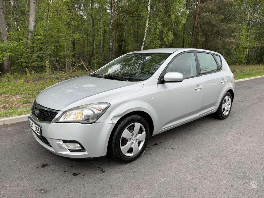 Pelēks Kia Ceed 2010 Kauņa, ar dzinēja tilpumu 1.40 L un nobraukumu 166 tūkst. km par 1700 €, foto 4 vietnē AUTOMOTO.COM.LV