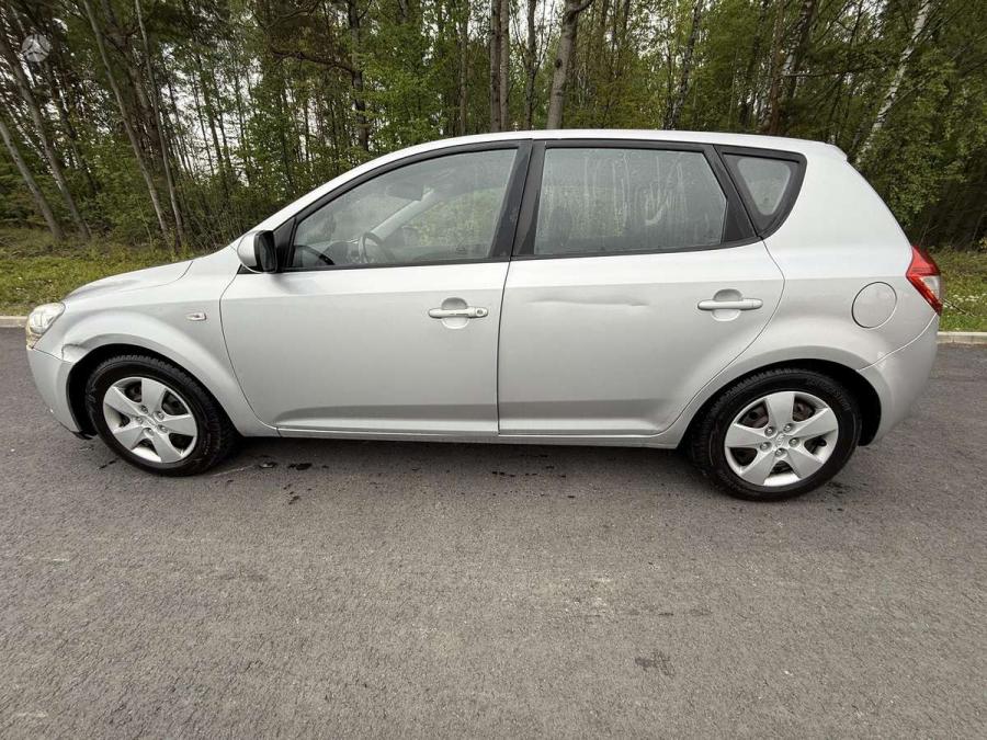 Pelēks Kia Ceed 2010 Kauņa, ar dzinēja tilpumu 1.40 L un nobraukumu 166 tūkst. km par 1700 €, foto 5 vietnē AUTOMOTO.COM.LV
