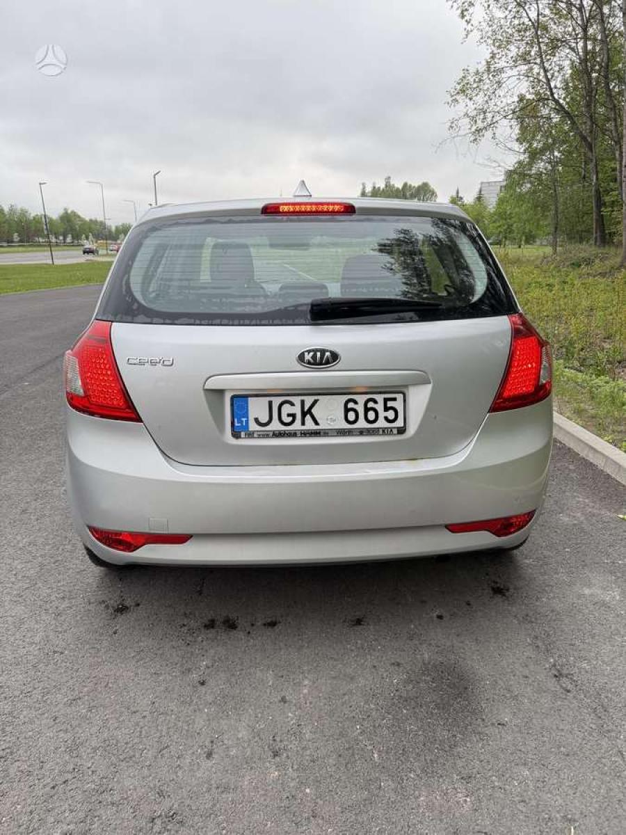 Pelēks Kia Ceed 2010 Kauņa, ar dzinēja tilpumu 1.40 L un nobraukumu 166 tūkst. km par 1700 €, foto 6 vietnē AUTOMOTO.COM.LV