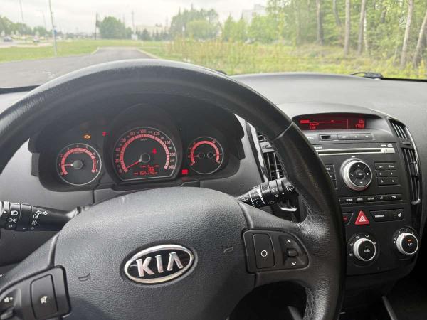 Grey Kia Ceed 2010 in Kaunas, with an engine capacity of 1.40 L and mileage of 166 thousand km for 1700 €, photo 8 on AUTOMOTO.COM.LV