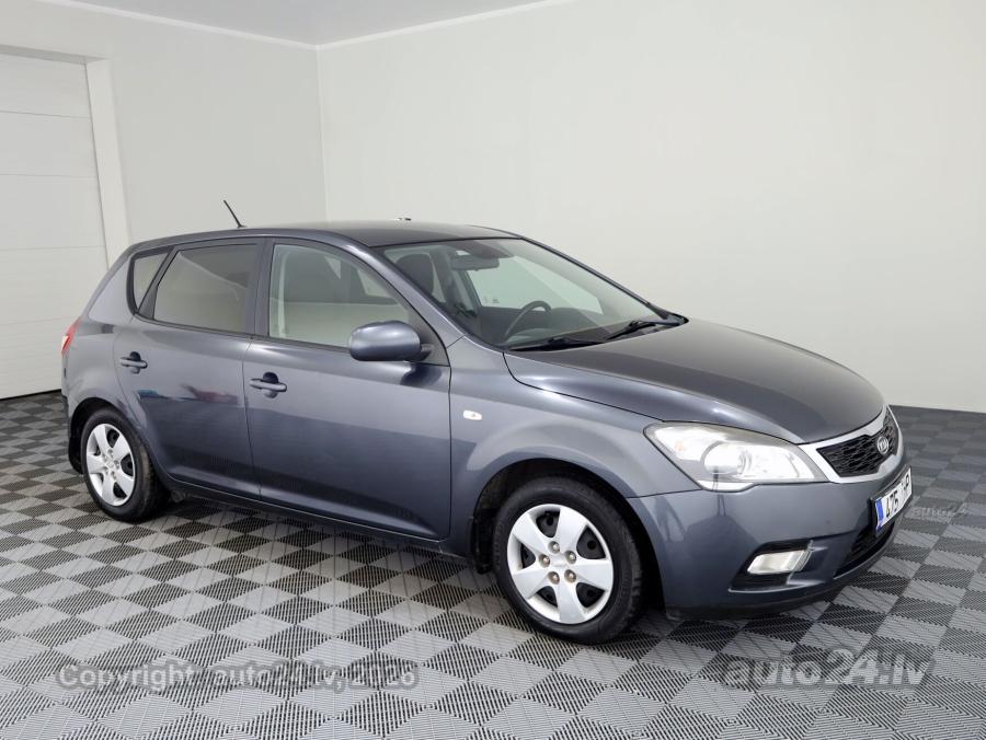Pelēks Kia Ceed 2010 Tallina, ar dzinēja tilpumu 1.60 L un nobraukumu 169 tūkst. km par 1999 €, foto 1 vietnē AUTOMOTO.COM.LV