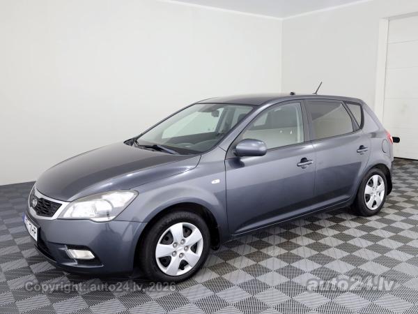 Kia Ceed 2010 in Tallinn on AUTOMOTO.COM.LV Grey Kia Ceed 2010 in Tallinn, with an engine capacity of 1.60 L and mileage of 169 thousand km for 1999 €, photo 3 on AUTOMOTO.COM.LV