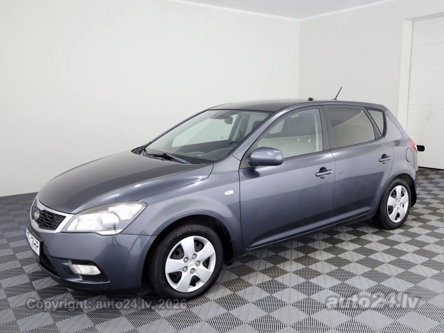 Pelēks Kia Ceed 2010 Tallina, ar dzinēja tilpumu 1.60 L un nobraukumu 169 tūkst. km par 1999 €, foto 3 vietnē AUTOMOTO.COM.LV