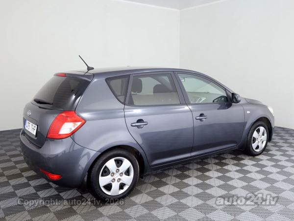 Kia Ceed 2010 in Tallinn on AUTOMOTO.COM.LV Grey Kia Ceed 2010 in Tallinn, with an engine capacity of 1.60 L and mileage of 169 thousand km for 1999 €, photo 4 on AUTOMOTO.COM.LV