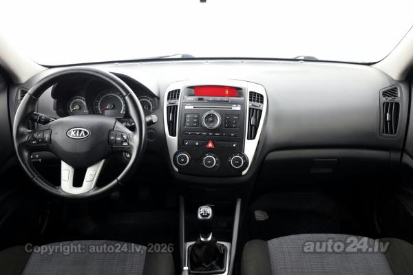 Kia Ceed 2010 in Tallinn on AUTOMOTO.COM.LV Grey Kia Ceed 2010 in Tallinn, with an engine capacity of 1.60 L and mileage of 169 thousand km for 1999 €, photo 6 on AUTOMOTO.COM.LV