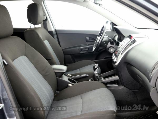 Kia Ceed 2010 in Tallinn on AUTOMOTO.COM.LV Grey Kia Ceed 2010 in Tallinn, with an engine capacity of 1.60 L and mileage of 169 thousand km for 1999 €, photo 7 on AUTOMOTO.COM.LV