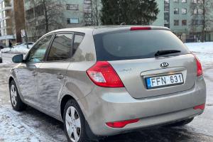Grey Kia Ceed 2011 in Vilnius, with an engine capacity of 1.58 L and mileage of 323 thousand km for 1450 €, photo 3 on AUTOMOTO.COM.LV