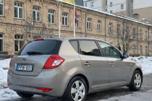 Grey Kia Ceed 2011 in Vilnius, with an engine capacity of 1.58 L and mileage of 323 thousand km for 1450 €, photo 4 on AUTOMOTO.COM.LV