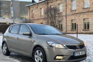 Grey Kia Ceed 2011 in Vilnius, with an engine capacity of 1.58 L and mileage of 323 thousand km for 1450 €, photo 6 on AUTOMOTO.COM.LV