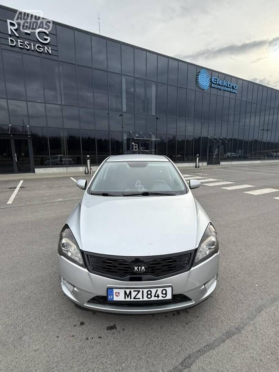 Grey Kia Ceed 2011 in Kaunas, with an engine capacity of 1.60 L and mileage of 294 thousand km for 2550 €, photo 1 on AUTOMOTO.COM.LV