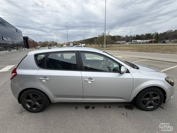 Grey Kia Ceed 2011 in Kaunas, with an engine capacity of 1.60 L and mileage of 294 thousand km for 2550 €, photo 2 on AUTOMOTO.COM.LV