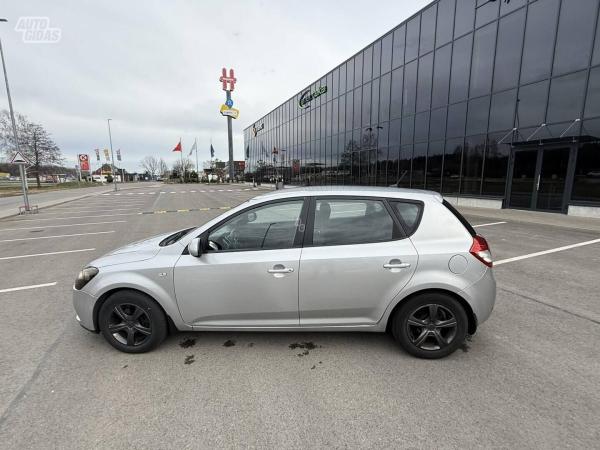 Grey Kia Ceed 2011 in Kaunas, with an engine capacity of 1.60 L and mileage of 294 thousand km for 2550 €, photo 3 on AUTOMOTO.COM.LV