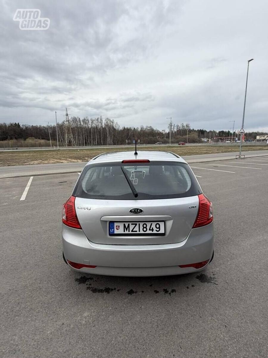 Grey Kia Ceed 2011 in Kaunas, with an engine capacity of 1.60 L and mileage of 294 thousand km for 2550 €, photo 5 on AUTOMOTO.COM.LV