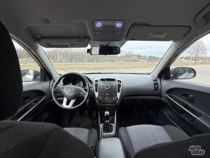 Grey Kia Ceed 2011 in Kaunas, with an engine capacity of 1.60 L and mileage of 294 thousand km for 2550 €, photo 6 on AUTOMOTO.COM.LV