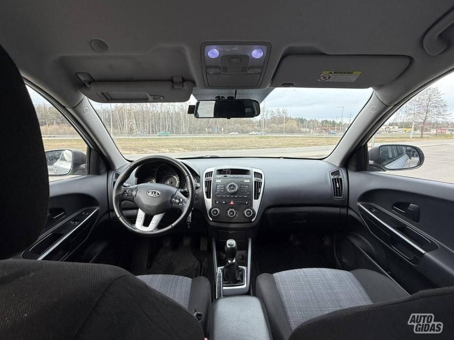 Grey Kia Ceed 2011 in Kaunas, with an engine capacity of 1.60 L and mileage of 294 thousand km for 2550 €, photo 6 on AUTOMOTO.COM.LV